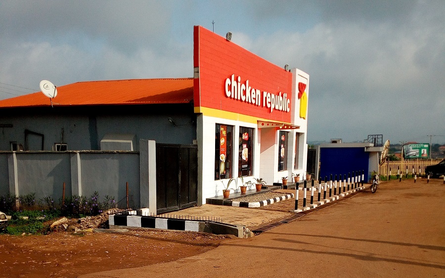 Nigerians react as chicken hortage hits Chicken Republic - Nairametrics