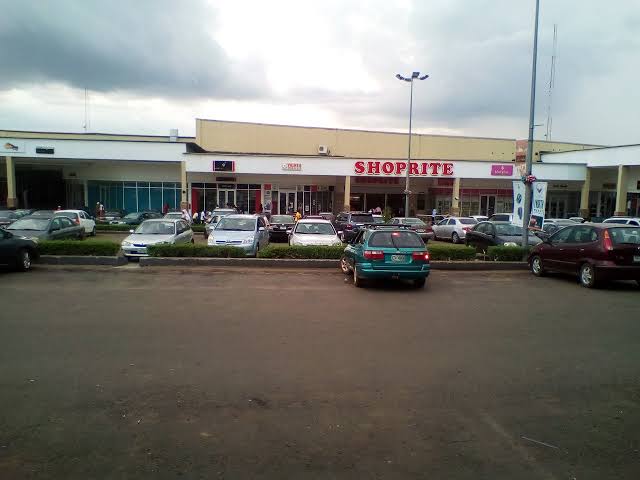 Update: Suspected hoodlums looting Palms Mall, Shoprite in Ilorin ...